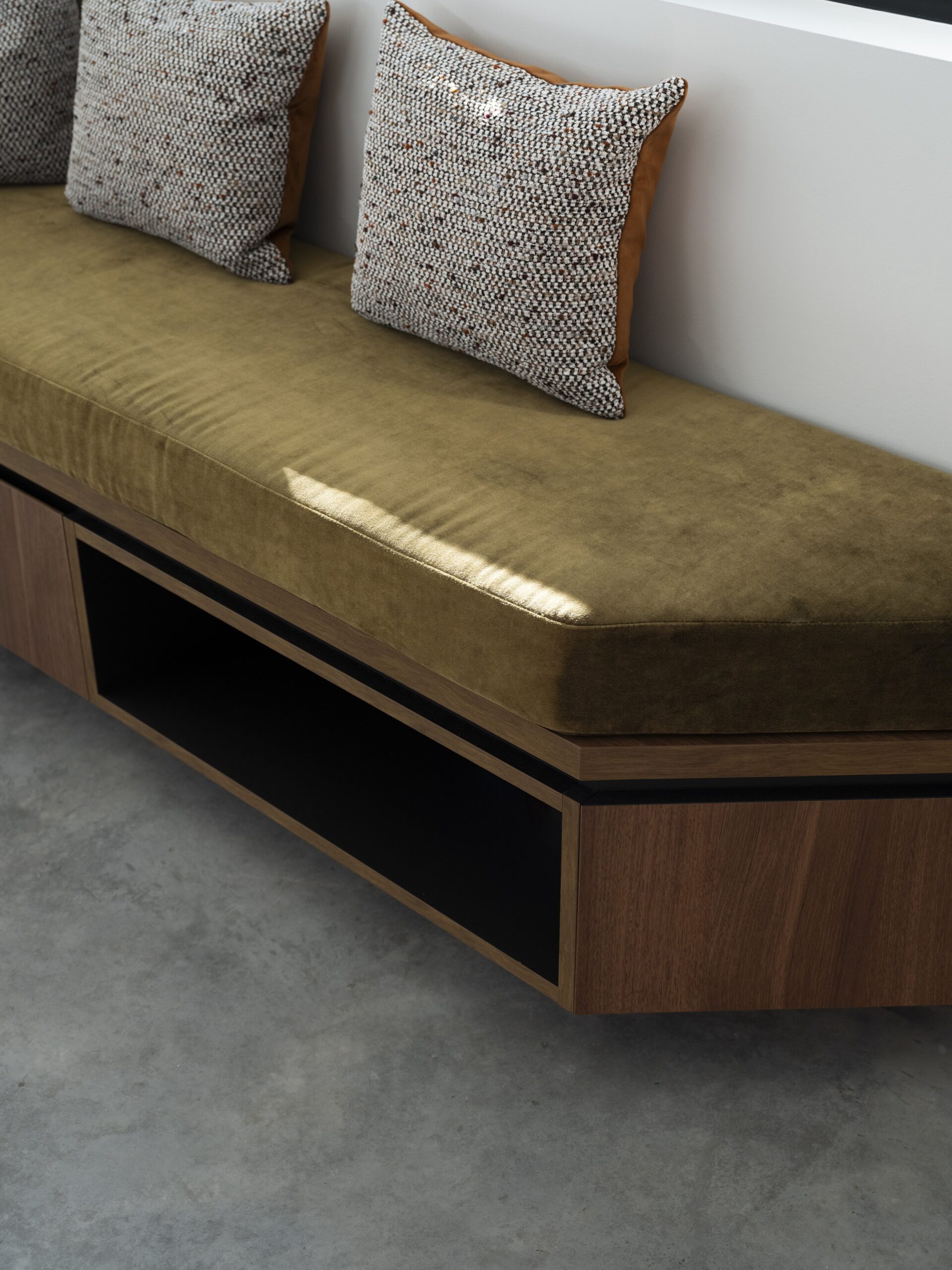 Rise Pretty Beach Project | ‘Box Wood’ & ‘Ravenswood’ - New Age Veneers